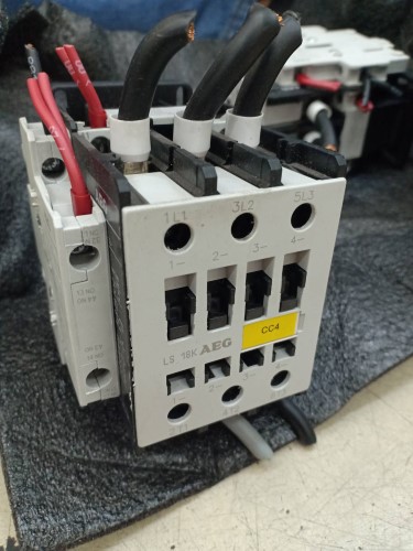 AUX CONTACT BLOCK AEG MODEL: HS 8K.11 E-NR 910-304-560-00 ราคา 3,648.00 บาท