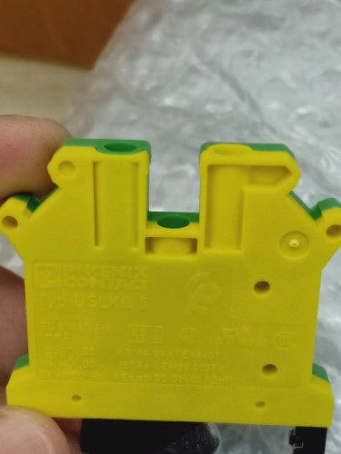 PHOENIX CONTACT GROUND TERMINAL BLOCK TYPE: USLKG 5 44MM ราคา 50 บาท