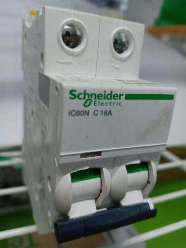 SCHNEIDER IC60N C16A 2P ราคา 400 บาท