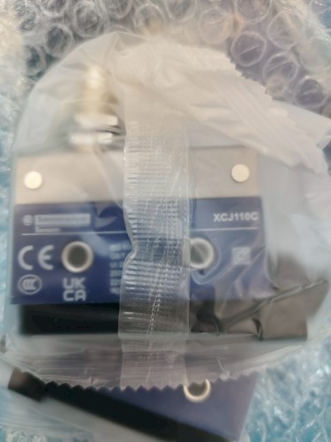 TELEMECANIQUE LIMIT SWITCH MODEL: XCJ-110 ราคา 504.00 บาท