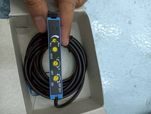 SICK FIBER OPTIC SENSOR MODEL: GLL170-N332 10-30VDC ราคา 3,200.00 บาท