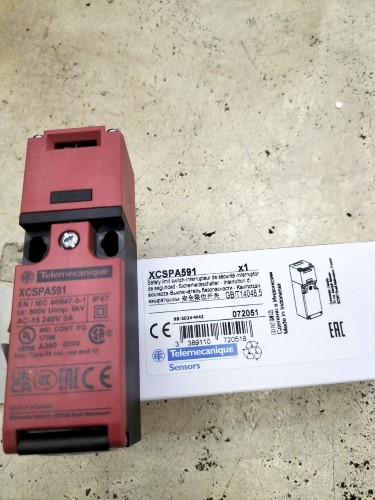 TELEMECANIQUE SENSORS MODEL: XCSPA591 ราคา 2,400 บาท