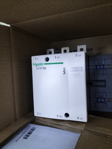 SCHNEIDER MODEL: LC1F185M7 COIL 220VAC ราคา 9,000 บาท