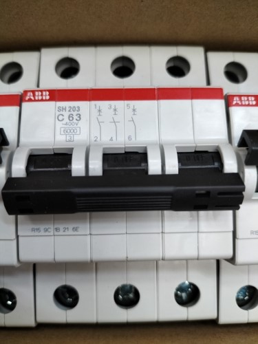 ABB MODEL: SH203-C63 3P ราคา 1,294.40 บาท