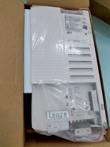 LENZ INVERTER DRIVE 8200 MODEL: E82EV752K4C 3-400V 7.5KW ราคา 88,260 บาท