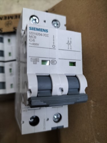 SIEMENS MODEL: 5SY4204-7CC 4A 2P ราคา 1,100.00 บาท