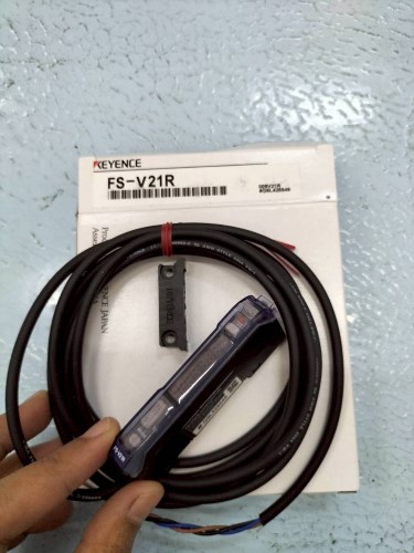 KEYENCE SENSOR MODEL: FS-V21R ราคา 2,000.00 บาท