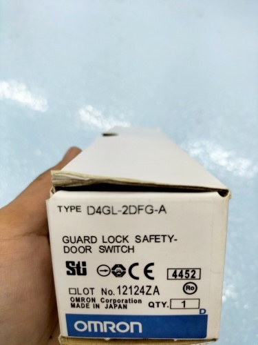 OMRON GUARD LOCK SAFETY-DOOR SWITCH MODEL: D4GL-2DFG-A 24VDC ราคา 8,900 ...