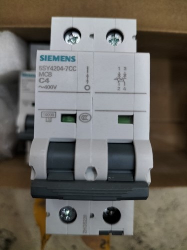 SIEMENS 5SY4204-7CC 4A 2P ราคา 900 บาท