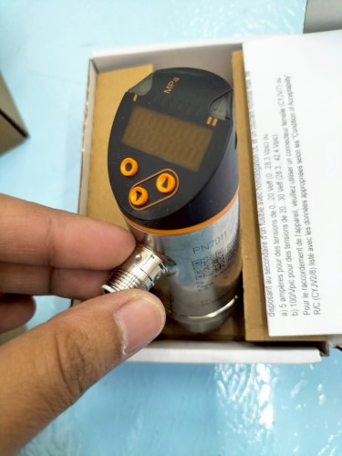 IFM PRESSURE SWITCH MODEL: PN7011 ราคา 13,500 บาท