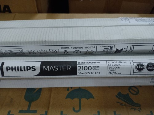 PHILIPS MASTER LED TUBE 14W/865 T8 G13 6500K ราคา 198 บาท