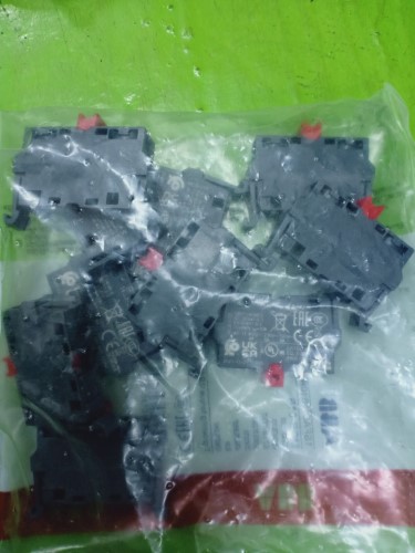 ABB MCB-01B CONTACT BLOCK ราคา 300 บาท
