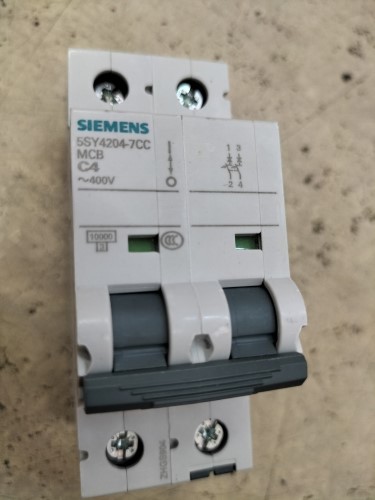 SIEMENS MODEL: 5SY4204-7CC ราคา 1,100 บาท