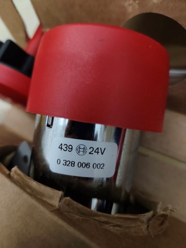 BOSCH COMPRESSOR FANFARE TWO-TONE MODEL: 0 328 006 002 24V/A1 240WATT ราคา 7,200 บาท