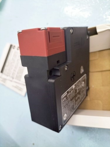 OMRON GUARD LOCK SAFETY-DOOR SWITCH MODEL: D4NL-1DFA-BS-F2 ราคา 2,420. ...