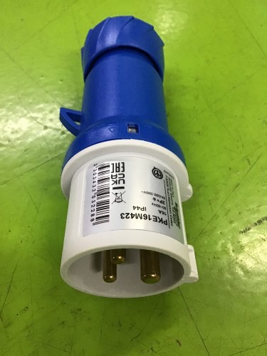 SCHNEIDER POWER PLUG PKE16M423 16A 2P+E ราคา 450 บาท