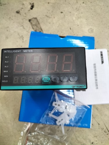 TOKY INTELLIGENT METER MODEL: SD8-RC10B 100-240VAC/DC ราคา 4,000 บาท