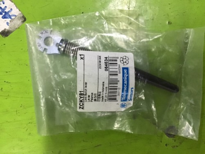 SCHNEIDER ZCKY81 , ZCKJ404 ราคา 200 บาท