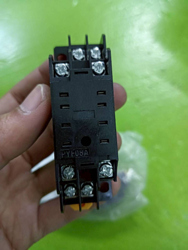 OMRON SOCKET RELAY MODEL: PYF08A ราคา 40.00 บาท