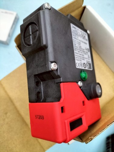 IDEC SAFETY DOOR LOCK SWITCH MODEL: HS1L-DQ44KMSRP-G 240VDC ราคา 6,800. ...