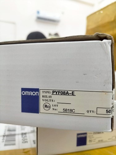 OMRON SOCKET RELAY MODEL: PYF08A-E ราคา 40.00 บาท