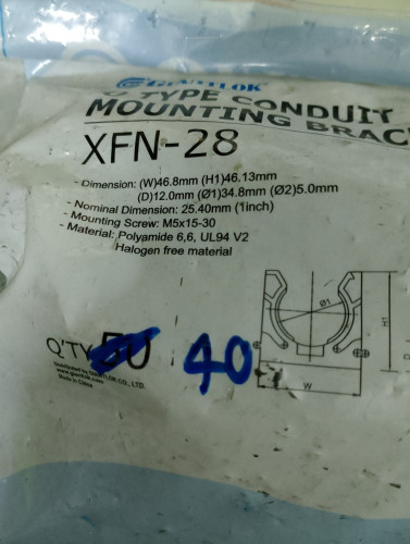 CLAMP ยึดท่อร้อยสายไฟพลาสติก FXN-28 ราคา 15 บาท