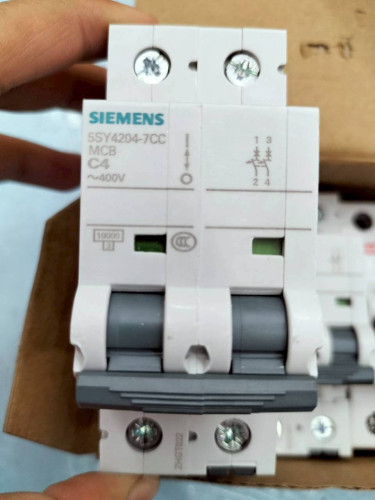 SIEMENS MODEL: 5SY4204-7CC 4A 2P ราคา 1,100.00 บาท