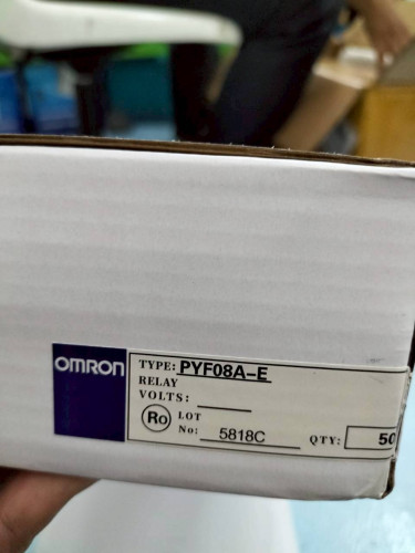 OMRON RELAY MODEL: PYF08A-E ราคา 40.00 บาท