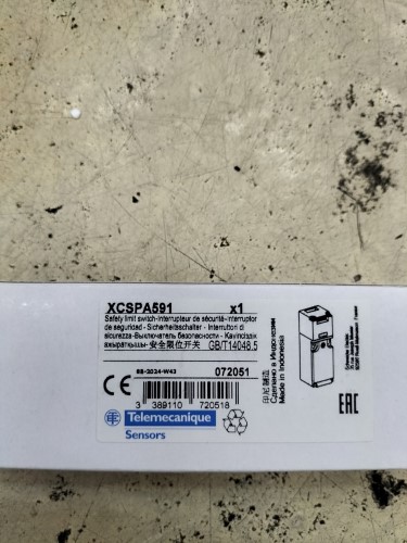 TELEMECANIQUE SENSORS MODEL: XCSPA591 ราคา 2,400 บาท