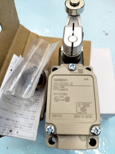 OMRON LIMIT SWITCH MODEL: WLGCA2-2 ราคา 1,800.00 บาท
