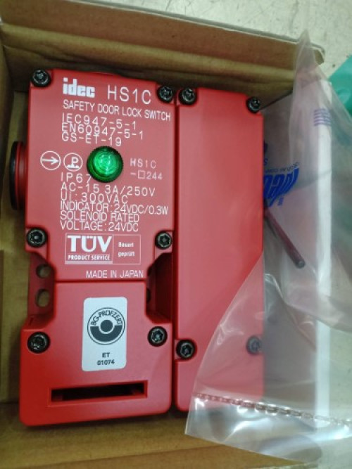 IDEC SAFETY SWITCH HS1C-R244R-G ราคา 11,000 บาท