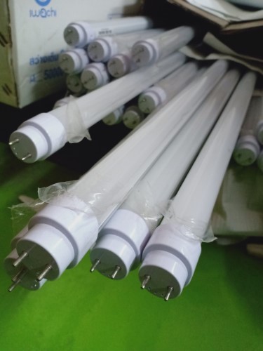 หลอด LED FLUORESCENT LAMPS T8 , ALU/PC T8 G13 220V 18W ราคา 140 บาท