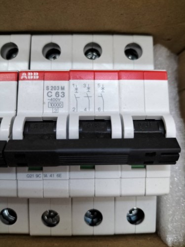 ABB S203M-C63 ราคา 1,680 บาท