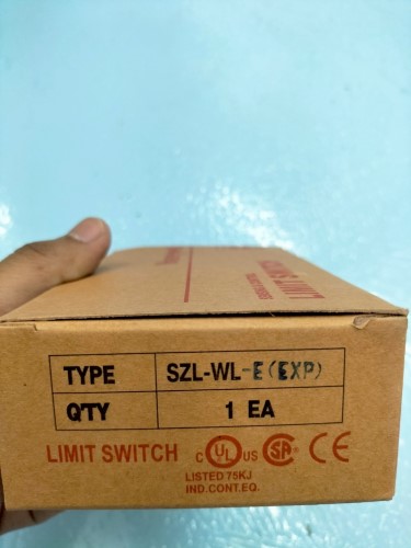 HONEYWELL LIMIT SWITCH MODEL: SZL-WL-E 10A 300VAC 6A 24VDC ราคา 1,250 บาท