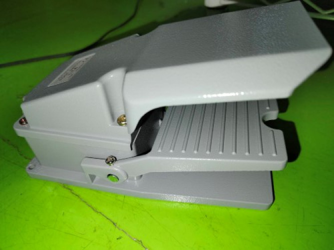 FOOT SWITCH LT4 สวิทซ์เหยียบ AC380V 220V 15A ราคา 450 บาท
