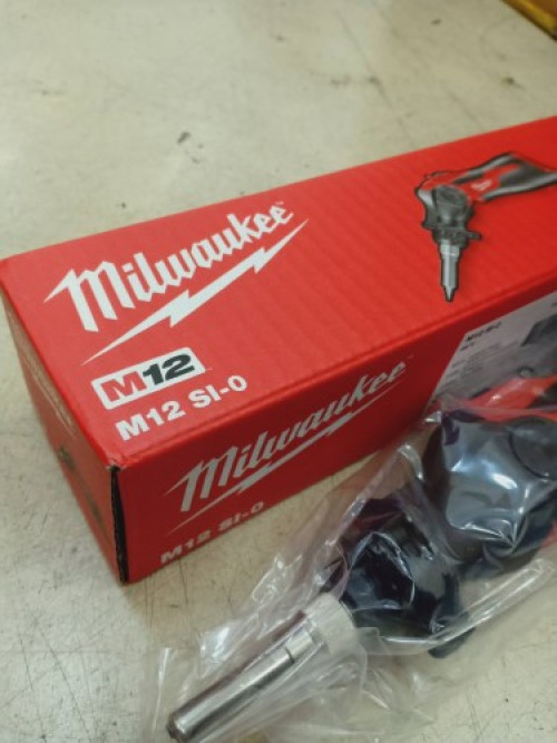 MILWAUKEE CORDLESS SOLDERING IRON M12 M12SI-0 ราคา 3,400 บาท