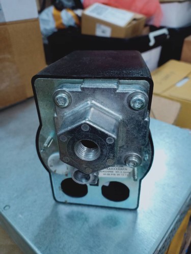 COVER CONDOR PRESSURE SWITCH FOR COMPRESSOR TANK K06 MODEL:MDR3 690V EN ...