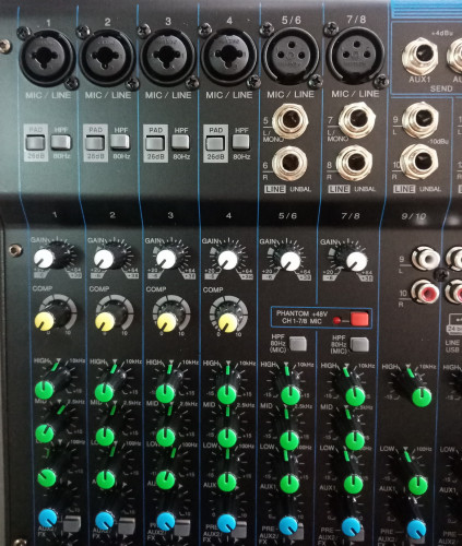 MAX MG12XU 12-Channel Mixing Console