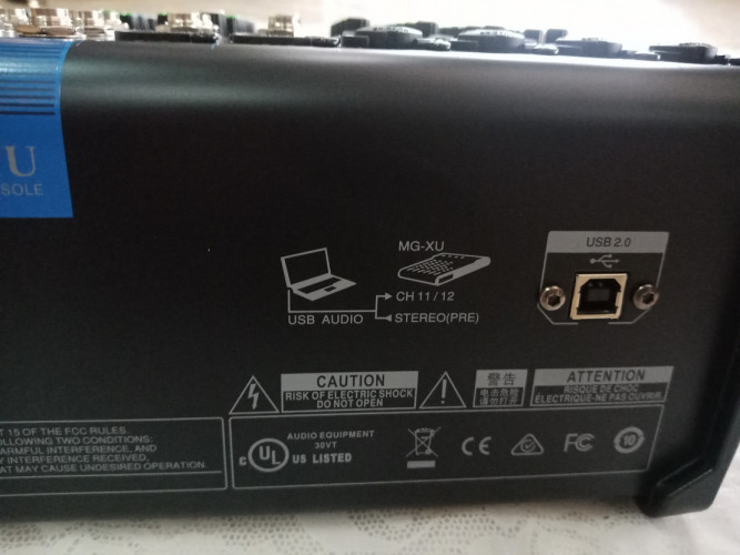 MAX MG12XU 12-Channel Mixing Console