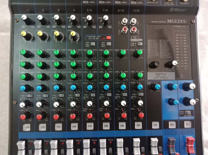 MAX MG12XU 12-Channel Mixing Console