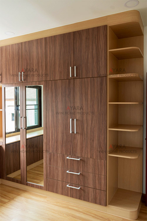 ตู้เสื้อผ้า Built-in โครงปาติเกิล กันชื้น เคลือบ Melamine สี Brown Oak + Absolute Walnut