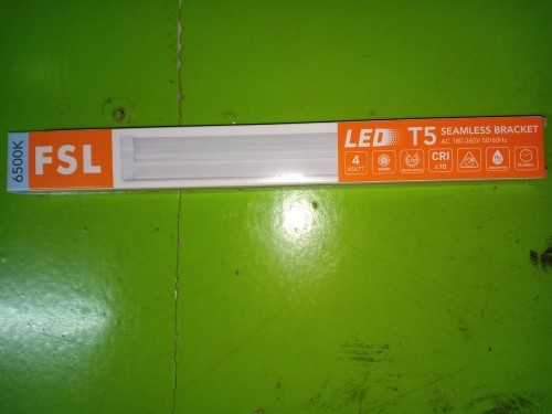 FSL LED T5 SEAMLESS BRACKET 4WATT 6500K ราคา 210 บาท