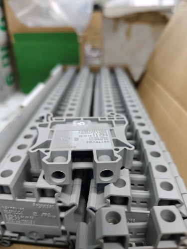 SCHNEIDER SCREW TERMINAL MODEL: NSYTRV102 ราคา 275 บาท