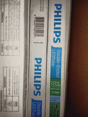 PHILIPS DOUBLE-ENDED LED T8 18W COOL DAYLIGHT ราคา 106 บาท