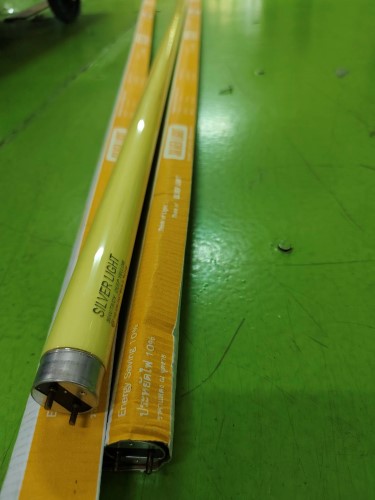 หลอดไฟ SILVER LIGHT 36W / T8 / DY DEEP YELLOW ราคา 150 บาท