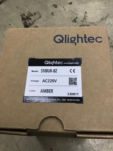 QLIGHTEC S100UR-BZ-220-A (Y) ราคา 1,100 บาท