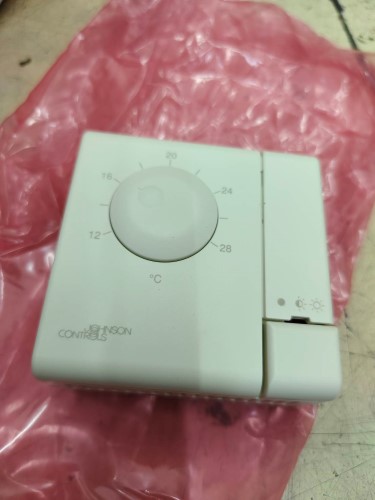 JOHNSON CONTROLS MODEL: TE-7000-8002 ROOM COMMAND MODULE ราคา 8,560 บาท