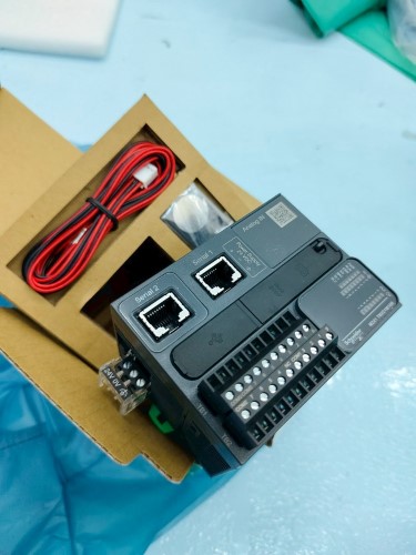 SCHNEIDER MODICON PLC MODEL: TM221M16R 24VDC ราคา 9,000.00 บาท