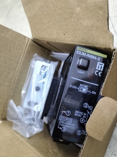 OMRON MODEL: E3JM-R4M4-G ราคา 1,100.00 บาท
