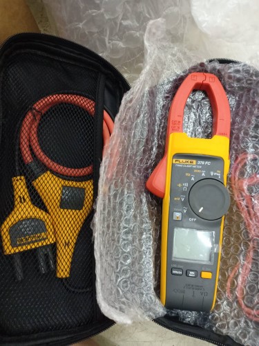 BRAND:FLUKE MODEL:376 FC TRMS CLAMP METER ON METER AC/DC ราคา 18,000 บาท